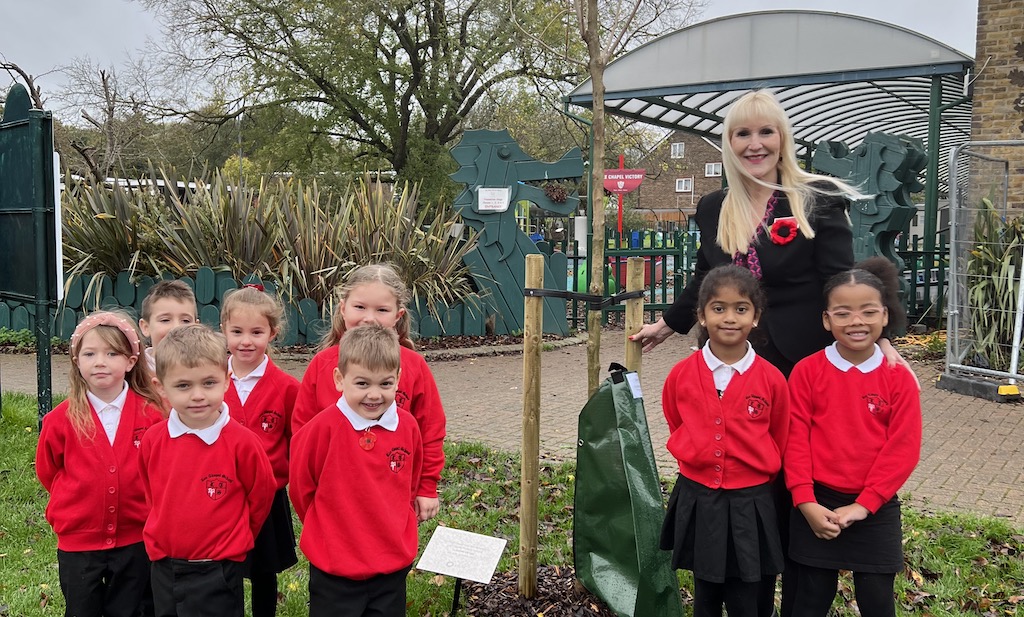 ECOM UK donates tree to Lee Chapel Primary School | ECOM UK